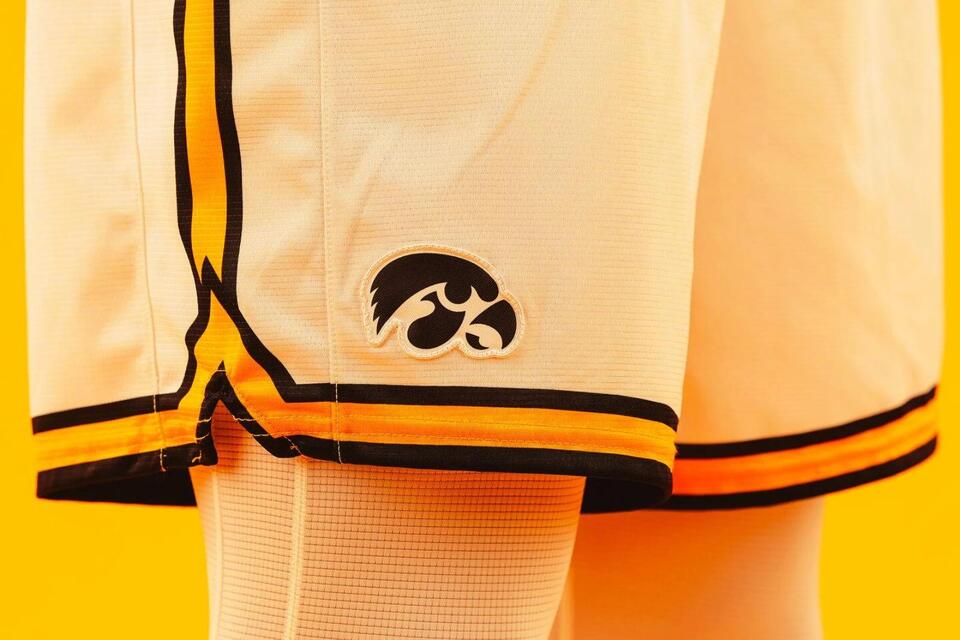 The Iowa Men’s Basketball Team Debuts New Uniforms - NewsBreak