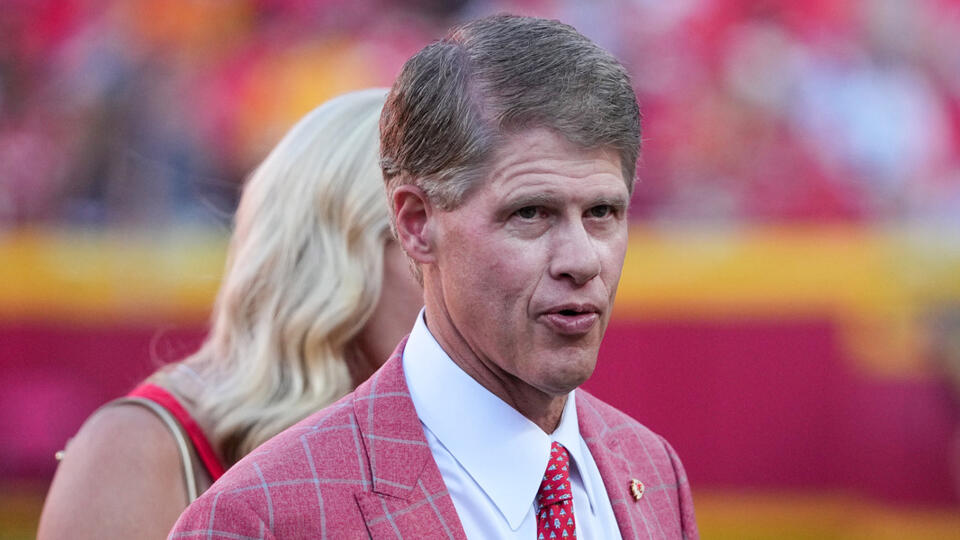 Chiefs owner Clark Hunt breaking promise with move to Kansas - NewsBreak