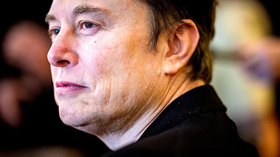 Elon Musk joins Trump troll train at Davos: Is it ‘peace’ or ‘a little ...