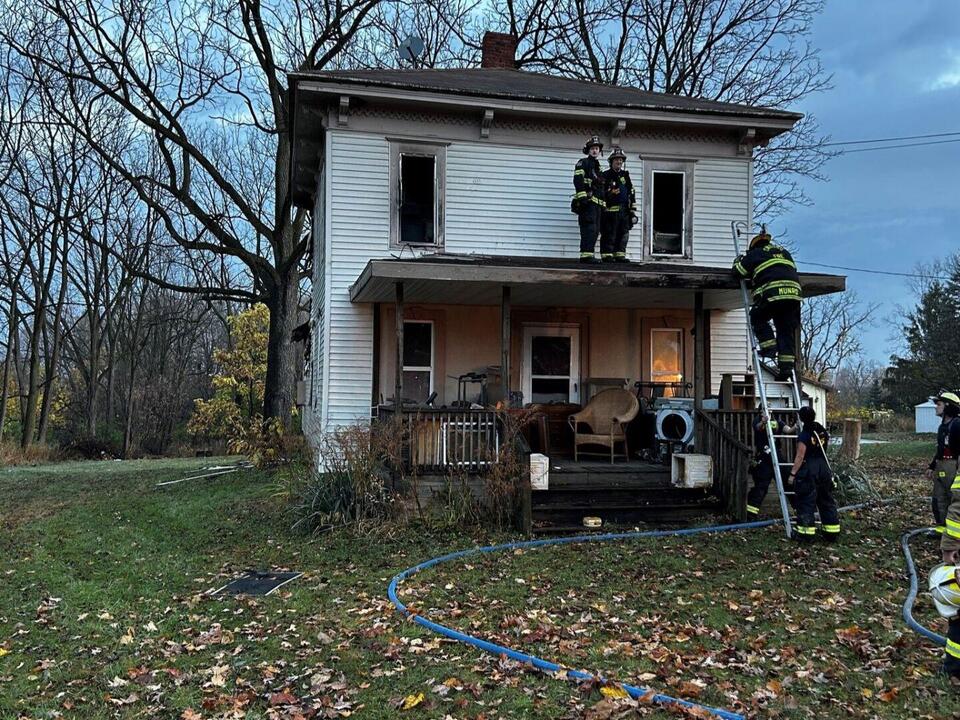 Firefighter injured while battling house fire in Owosso