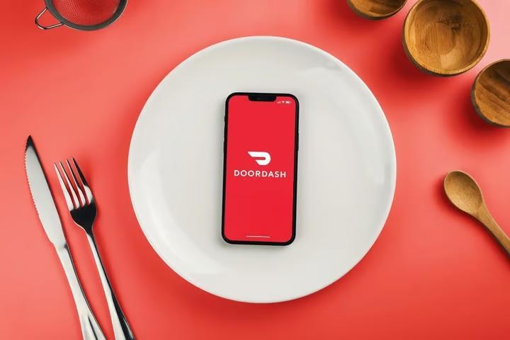 DoorDash Taps 1,000 Hibbett Stores In Push For Instant Retail - NewsBreak