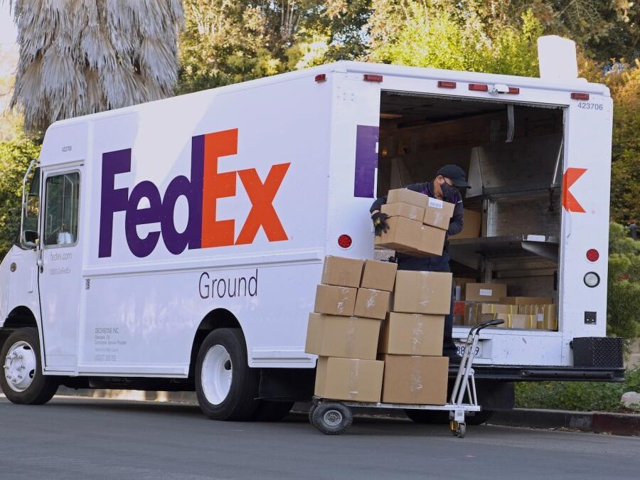 Ohio FedEx Driver Dumbfounded After Porch Pirate Grabs Package He Just ...
