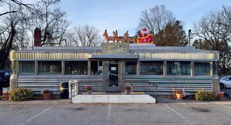 Iconic Small-Town Diners That Still Serve Meals Like It's 1975 - NewsBreak