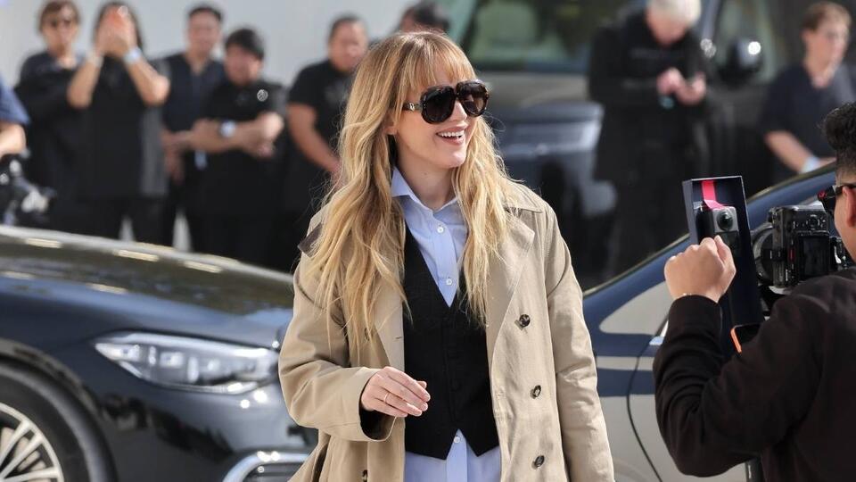 Jennifer Lawrence Redefines Biker-Girl Style in $1K Jacquemus Fur Coat ...