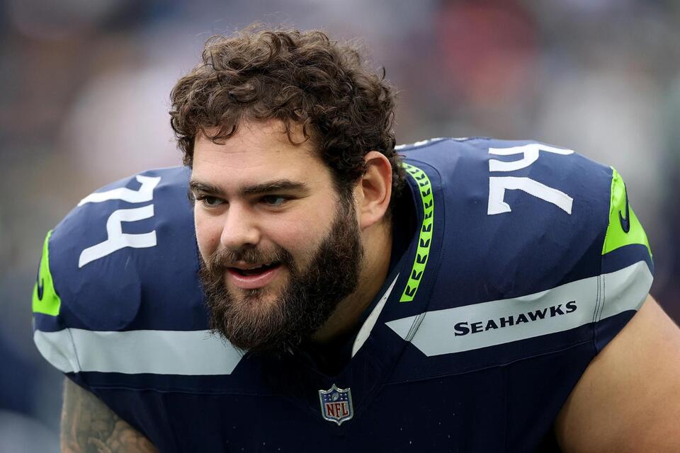 Source: Bears to sign offensive tackle Jake Curhan on a 1-year deal ...