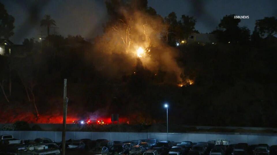 USA: Possible Arson Brush Fire Next to 10 Freeway in Boyle Heights ...