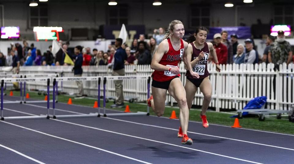 Hammond breaks 200-meter indoor record - NewsBreak