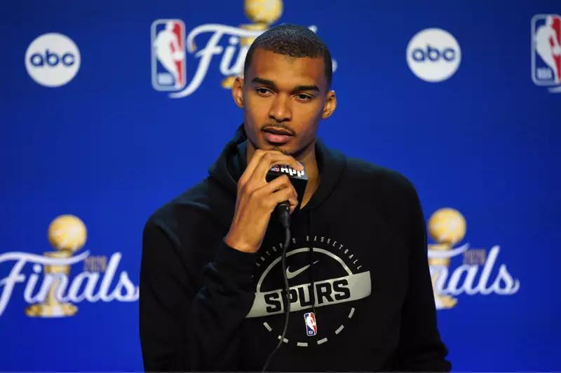 NBA Spokesman Confirms Ultimate Punishment For Fan Who Took Selfie With ...