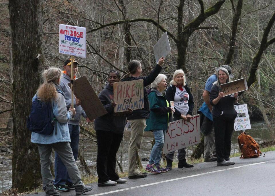 Two groups gather for protests in Townsend on Saturday - NewsBreak