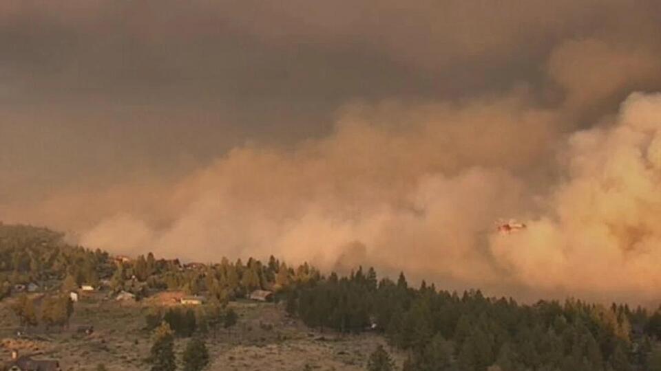 Firefighters battle relentless Flat Fire near Sisters, Oregon ...