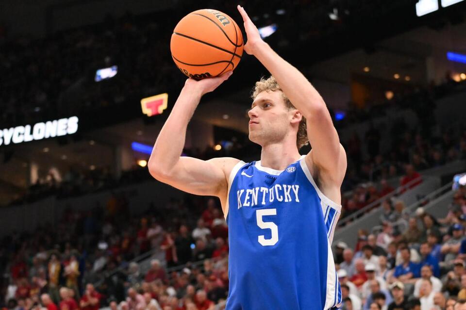 Kentucky Guard Announces Surprise Decision to Transfer After Requesting ...