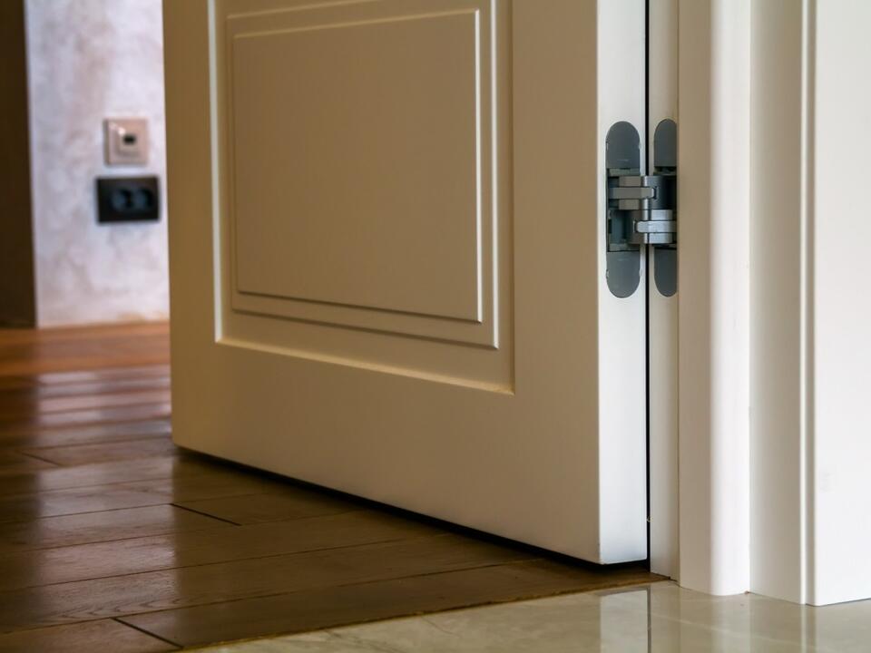 Woman Shares Simple Way To Change Door Opening Direction Without Buying ...