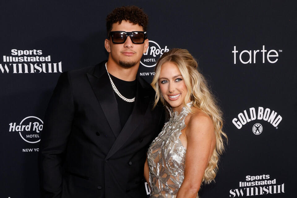 Patrick & Brittany Mahomes Share the Paint Portraits They Created of ...