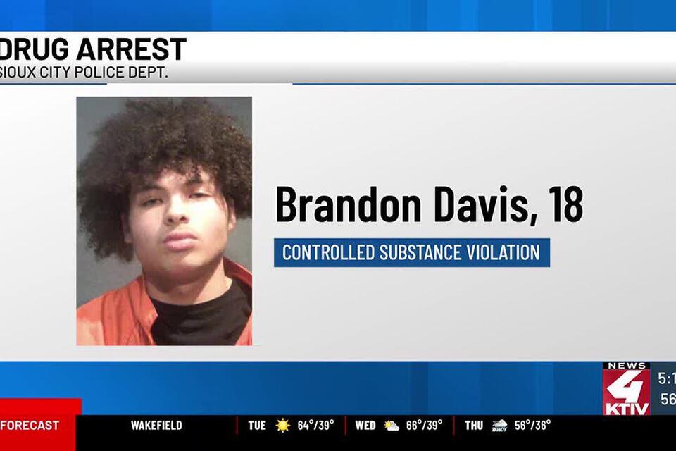Sioux City Police: Teen with firearm runs from officers, later arrested ...