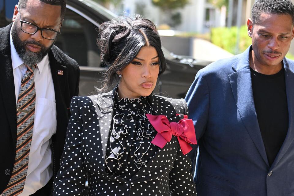 “Boutta go crazy on that tour”: Fans excited as Cardi B hints at her ...