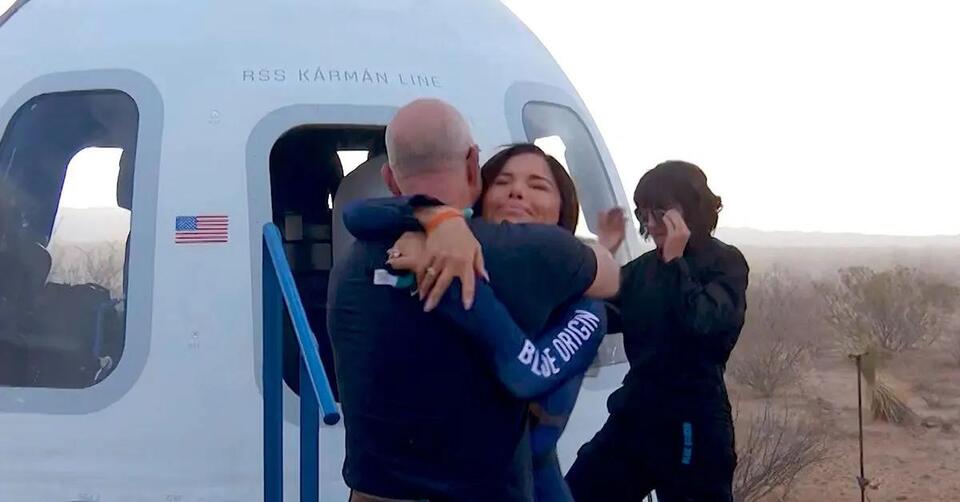 'Blue Origin Flight Was FAKED!' Wild Moon Landing-Style Conspiracy ...