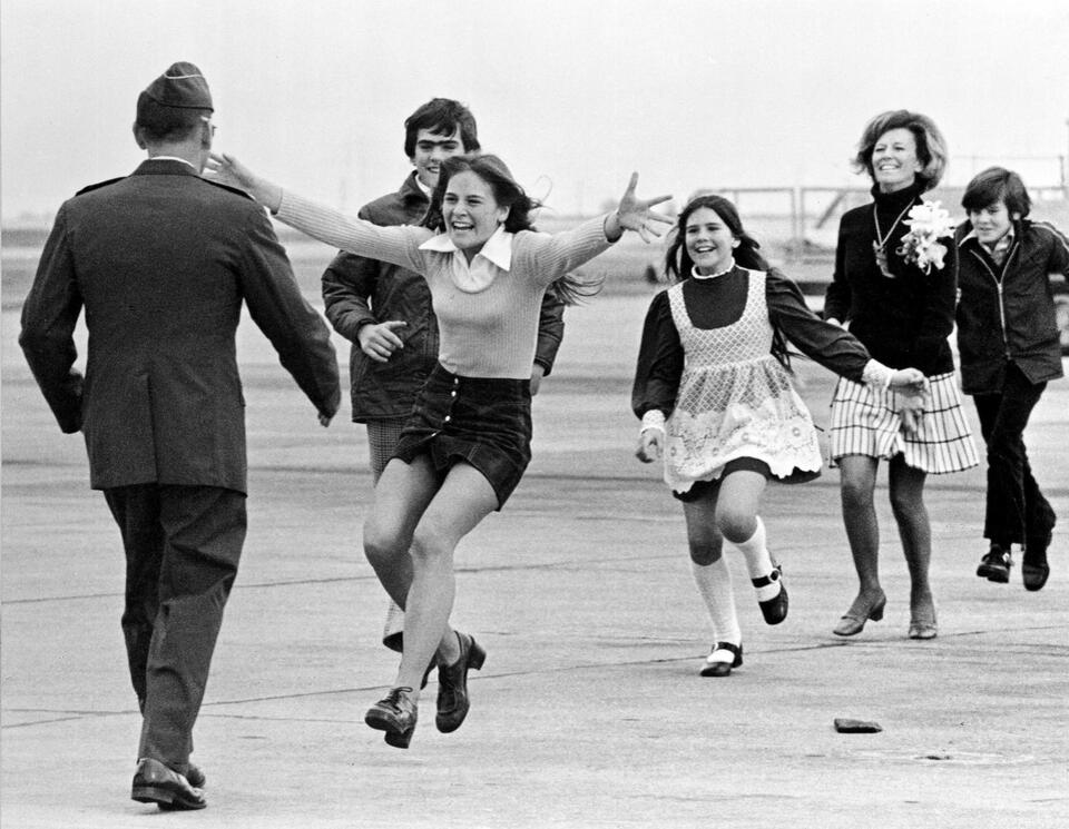 Airman behind famed ‘Burst of Joy’ photo dies at 92 - NewsBreak