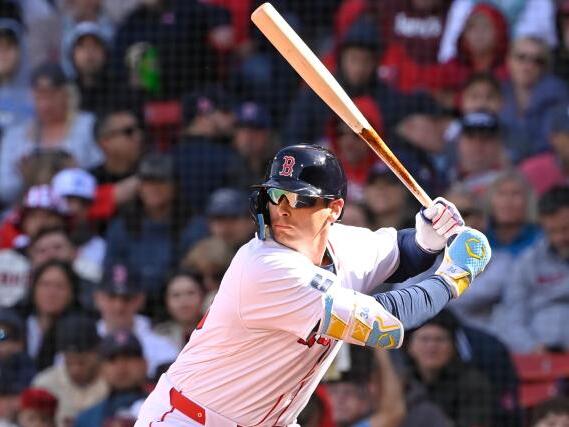 Red Sox first baseman to start rehab assignment this week