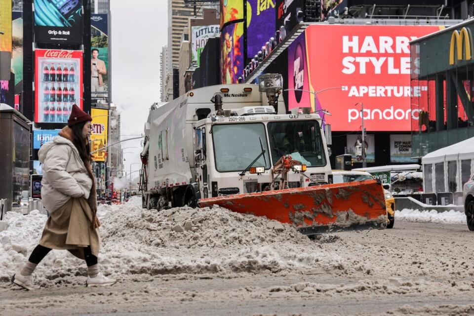 Hundreds of thousands without power in aftermath of massive winter ...