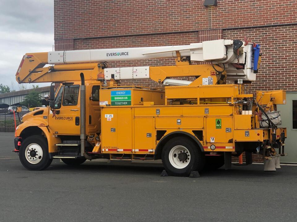 Eversource crews head south to assist in power restoration - NewsBreak