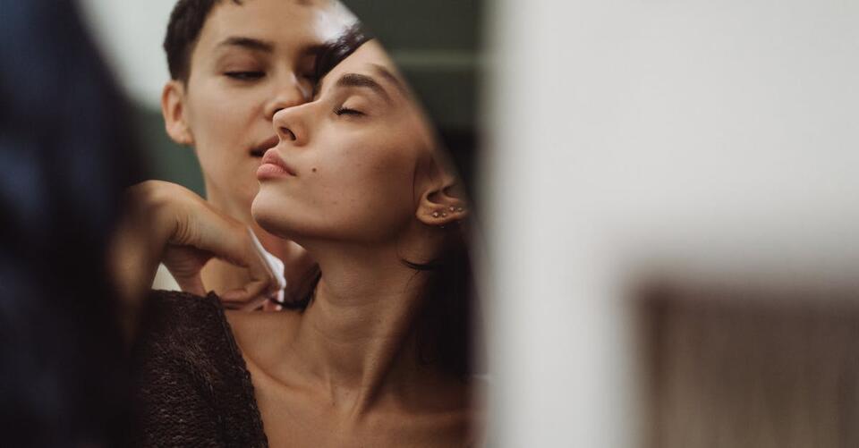 5 Things Emotionally Secure Couples Do Differently - NewsBreak