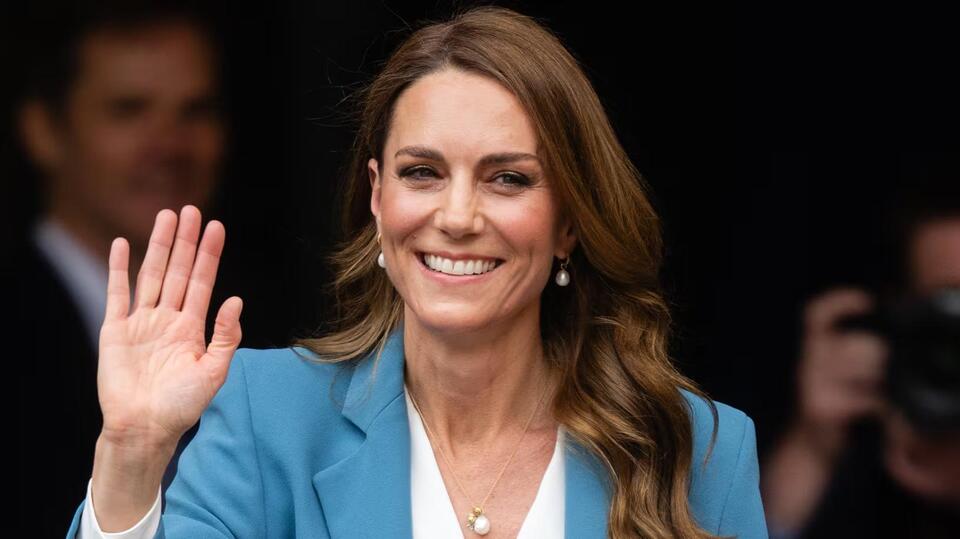 Kate Middleton Wears Bold Blue Suit for First Solo Trip Overseas After ...