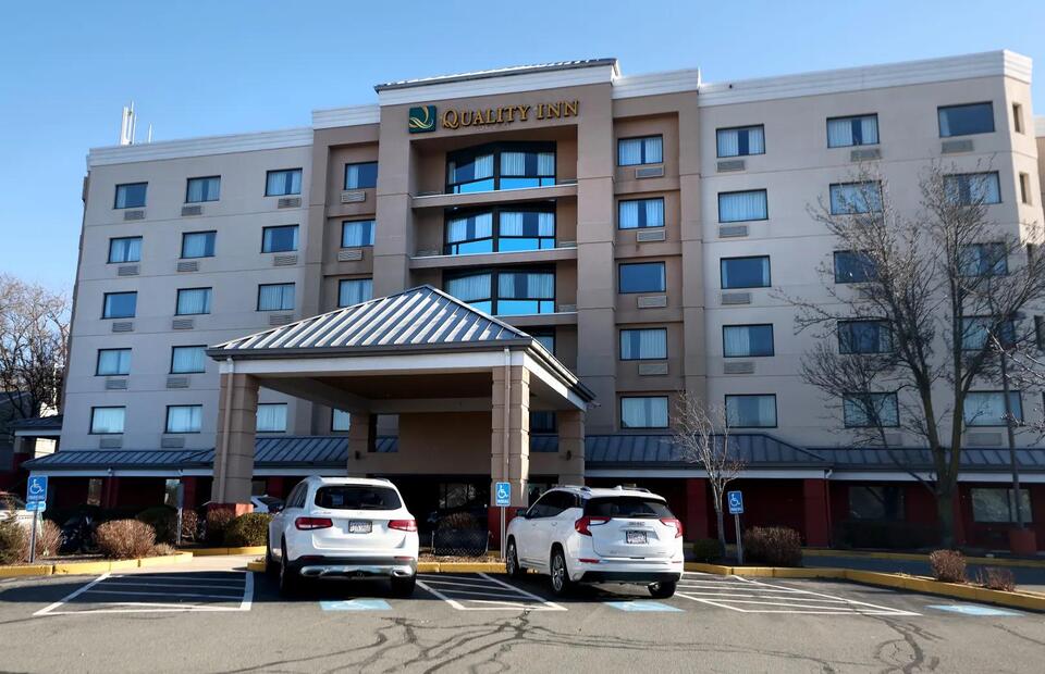 Howie Carr: A roundup of ‘anomalies’ at Healey’s illegal immigrant ...