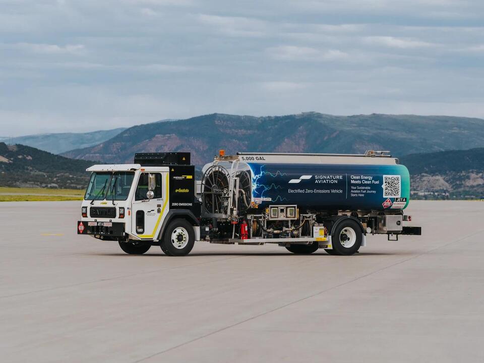 Rampmaster Delivers First of a Kind Zero Emissions All Electric Jet ...