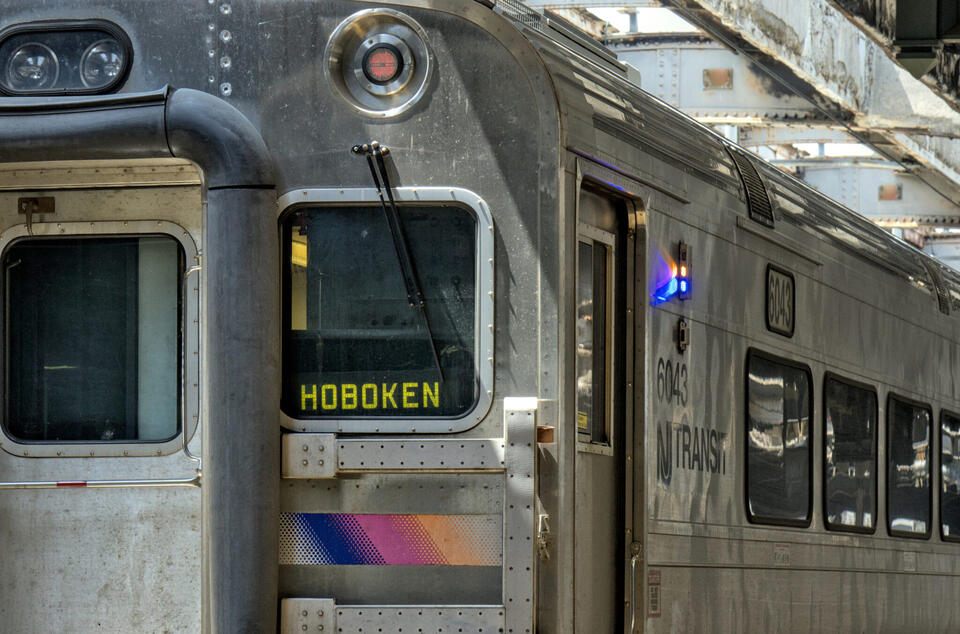 Disabled Amtrak train causes major NJ Transit delays at Penn Station ...