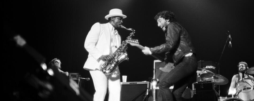 The Story Behind “Rosalita (Come Out Tonight)” by Bruce Springsteen and ...