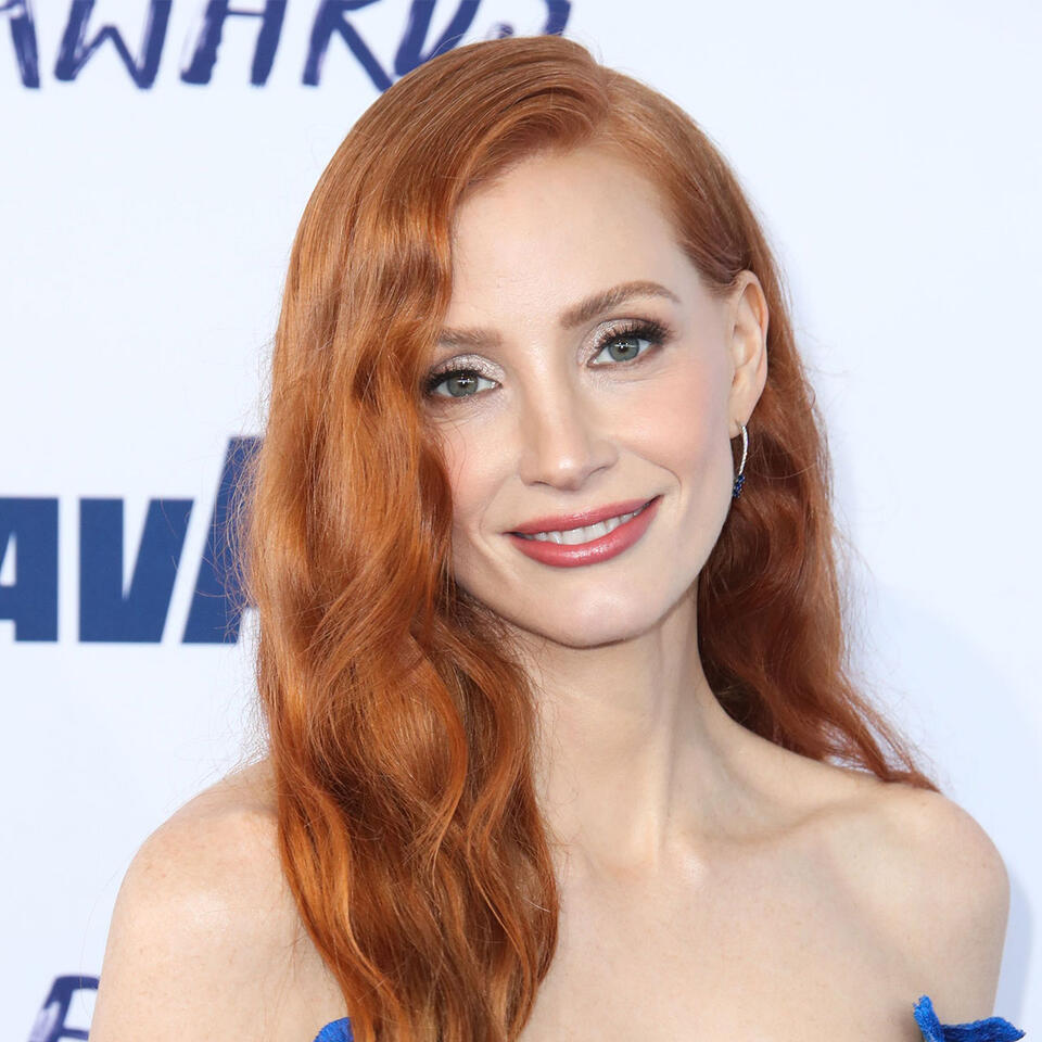 Jessica Chastain Stuns In A Cobalt Fringe Gown At The Independent ...