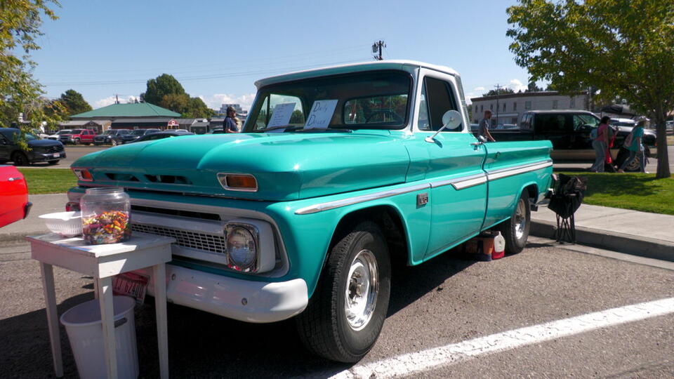 Hundreds enjoy modern and classic cars at Shelley Spud Day Car Show ...