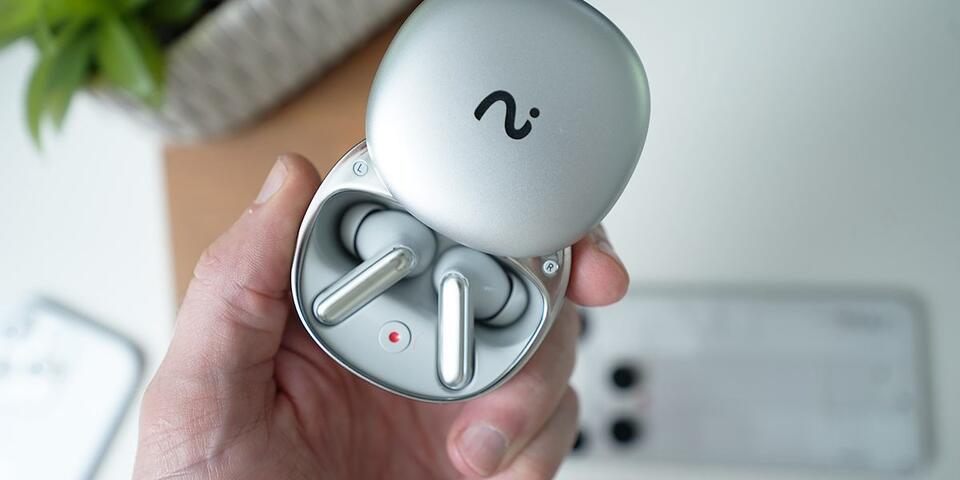 Viaim RecDot earbuds turn meetings into real-time transcripts - NewsBreak