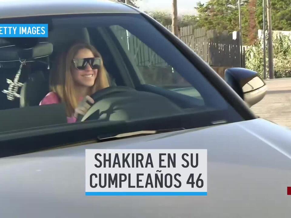 Shakira se dej ver en su cumpleaos 46 Y la prensa le pregunt si lanzar nueva cancin con Karol G ...