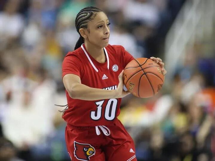 Louisville women's basketball coach calls out star player by name in ...