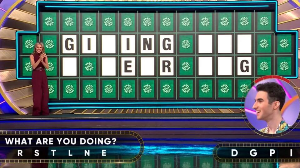 ‘Wheel of Fortune’: Ryan Seacrest Bear Hugs Contestant After $73,000 ...