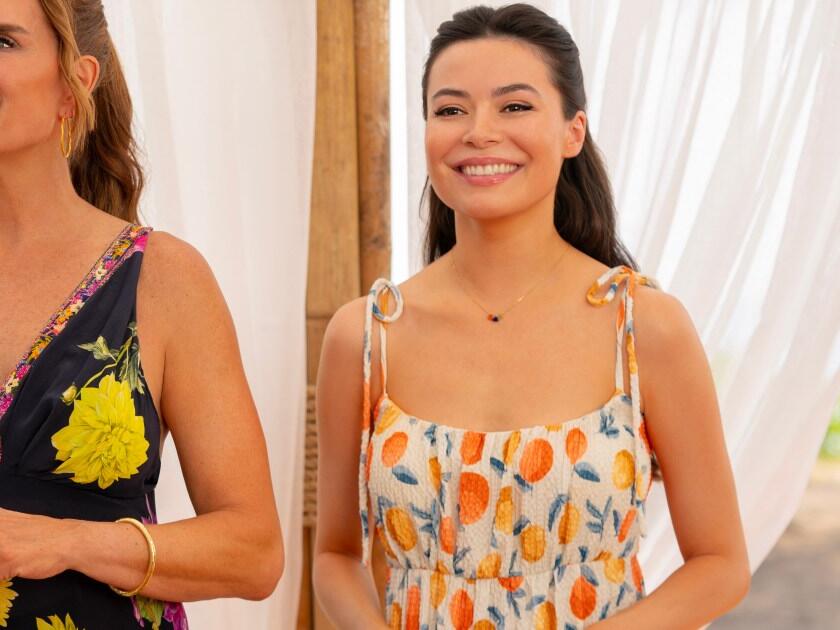 Mother of the Bride Photos Unveil Closer Look at Netflix’s Brooke ...