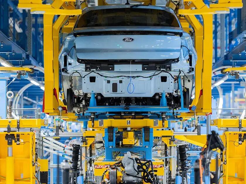 Ford’s 3-row electric SUV will remain a dream