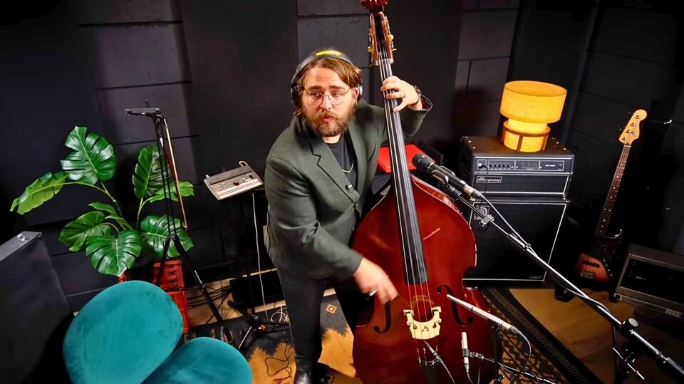 What Happens When Jazz Players Cover Pearl Jam With No Plan? - NewsBreak