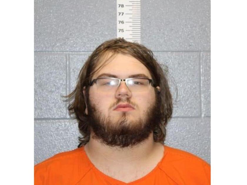 18-year-old charged in shooting death of dad in Adrian, Missouri