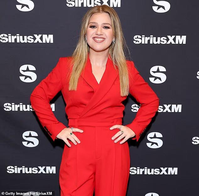 Kelly Clarkson's future plans revealed after shock exit from her talk ...