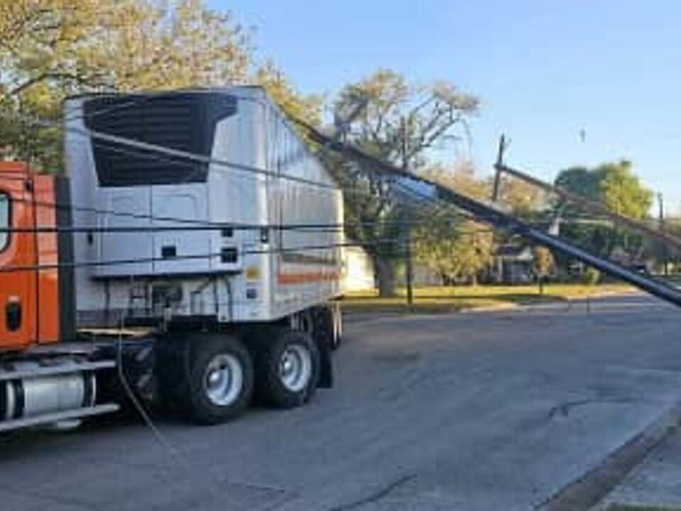 Power restored to Lockhart residents after semi-truck crashed into poles