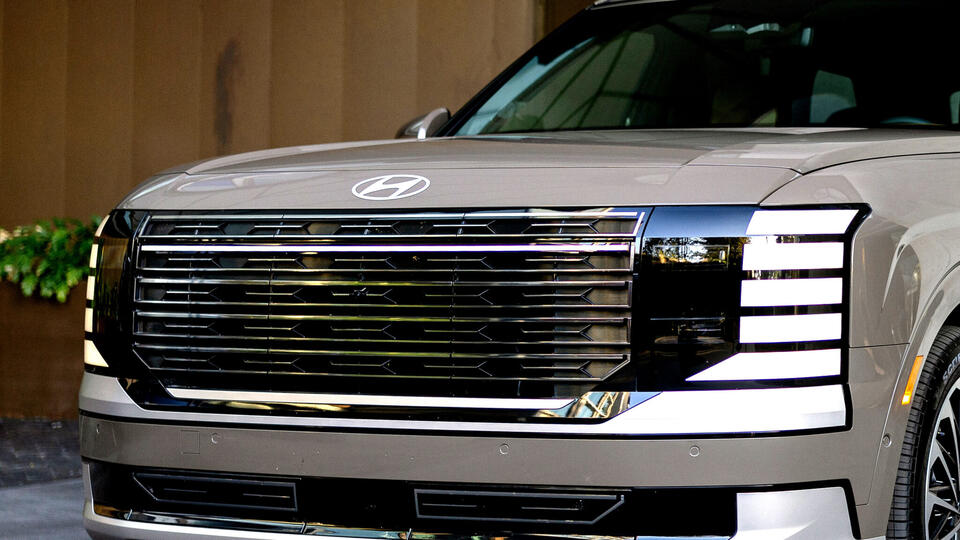 Power-Folding Seat Death Forces Hyundai To Halt 2026 Palisade Sales ...