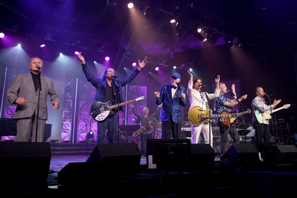 John Stamos Joins Beach Boys for Kettlehouse Amphitheater Show - NewsBreak