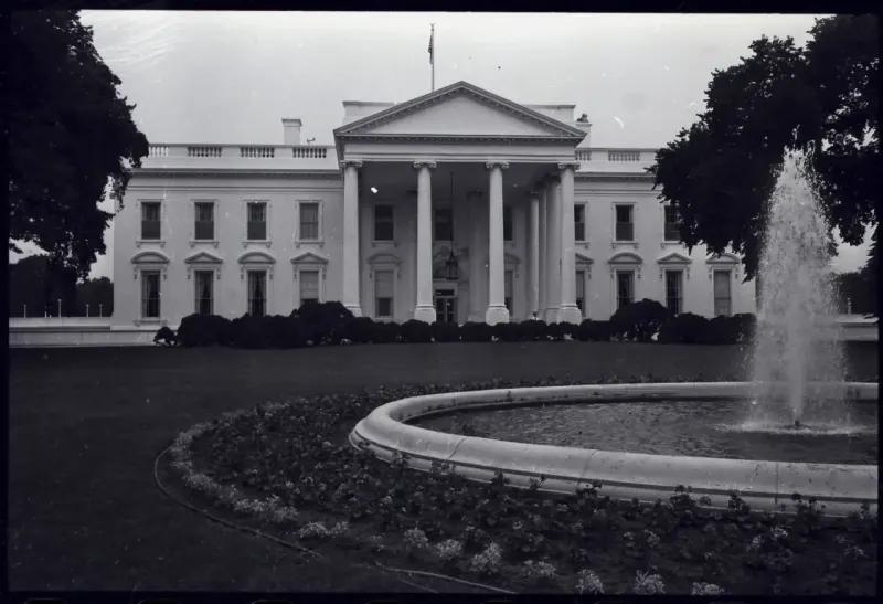 US Banks Meet White House On Crypto Market Structure As Stablecoin ...