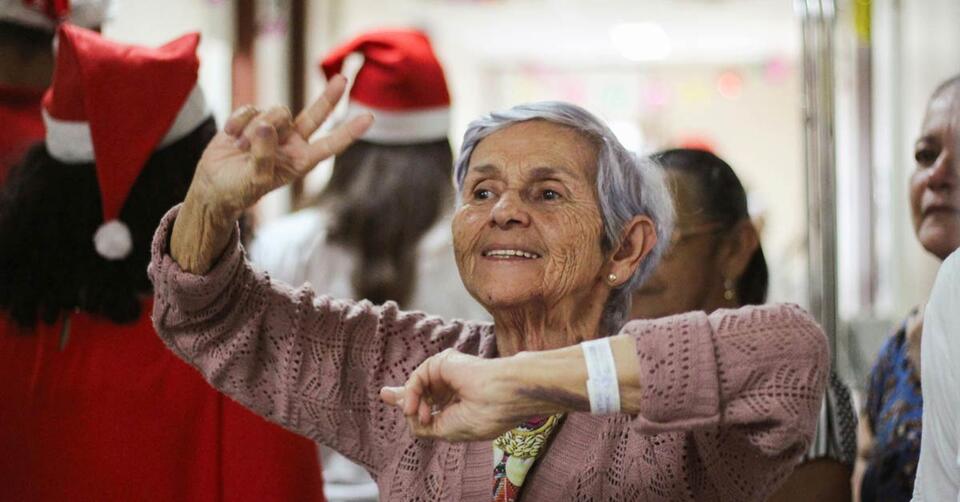 This family's holiday tradition? Donating Christmas decorations to ...