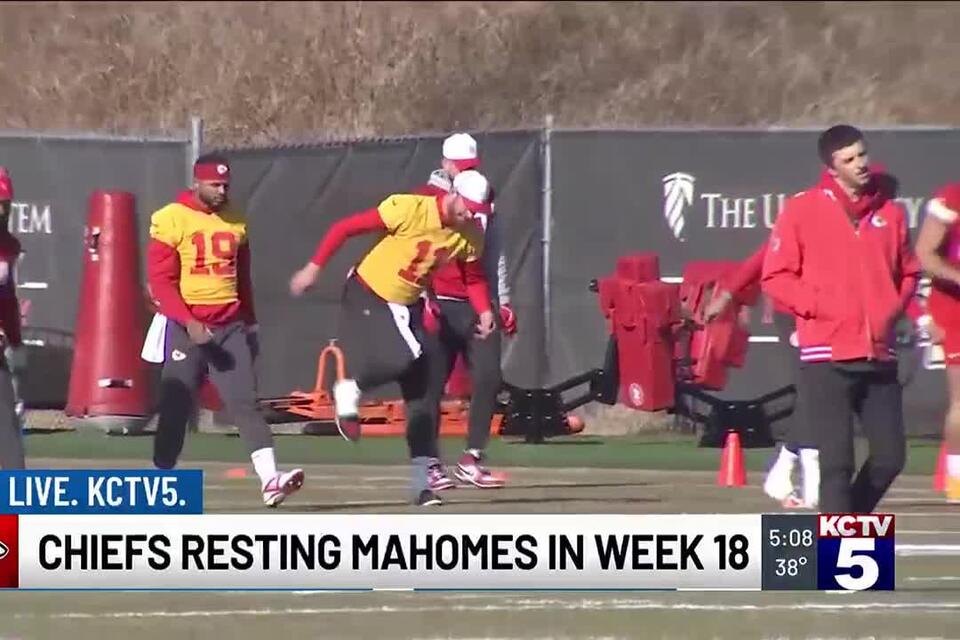 Patrick Mahomes out, Carson Wentz in for Chiefs on Sunday - NewsBreak