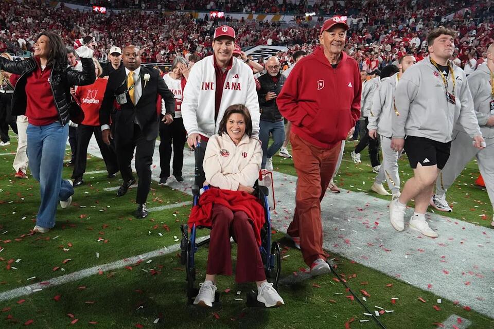 Fernando Mendoza shares emotional moment with his parents on field ...