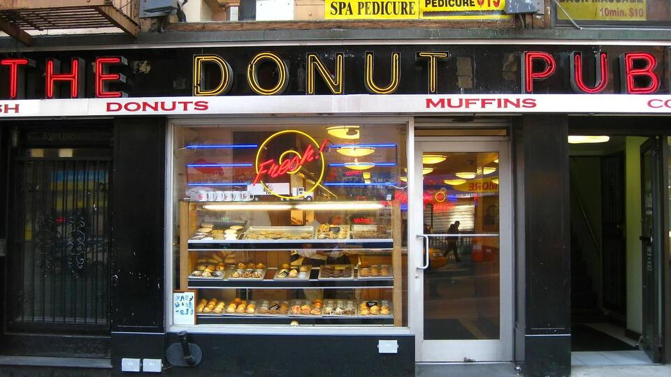 The iconic Donut Pub doughnut shop is now open 24 hours a day - NewsBreak