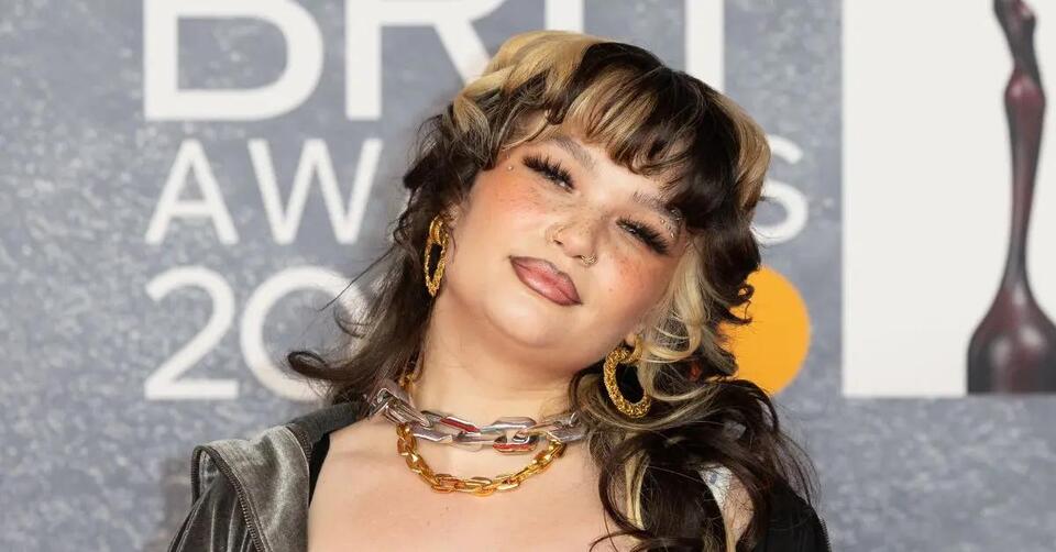 Who Is Lola Young? 6 Things to Know About the Singer After She ...
